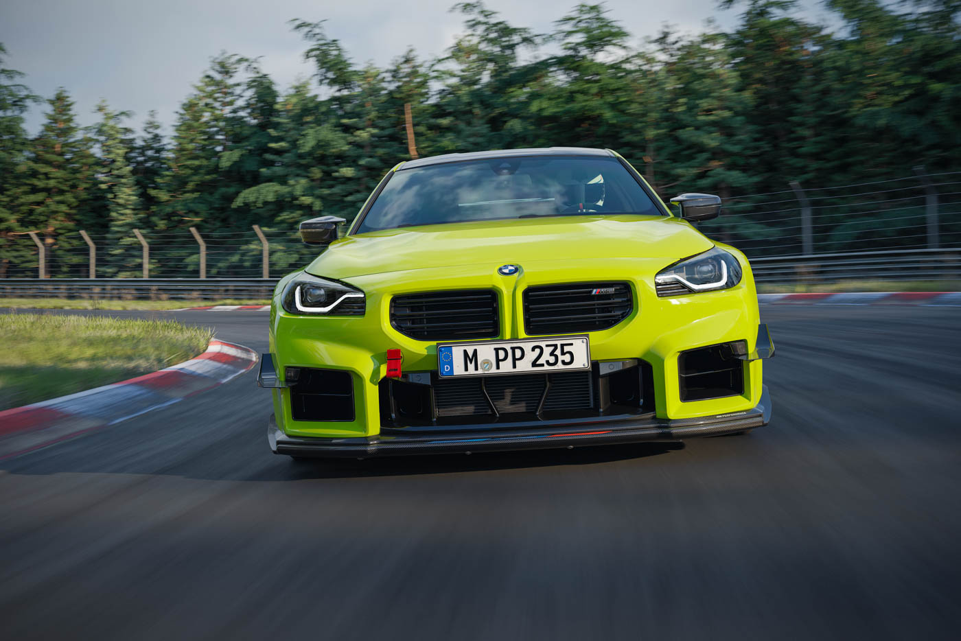 BMW M2下压力还不够？官方推出全新Track Package解决方案 - AutoBuzz.my 中文