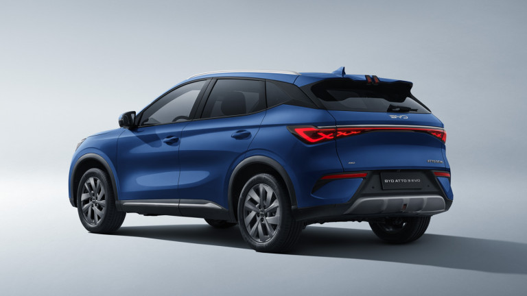 BYD Atto 3 gets a new facelift in China with 326 hp and new RWD ...