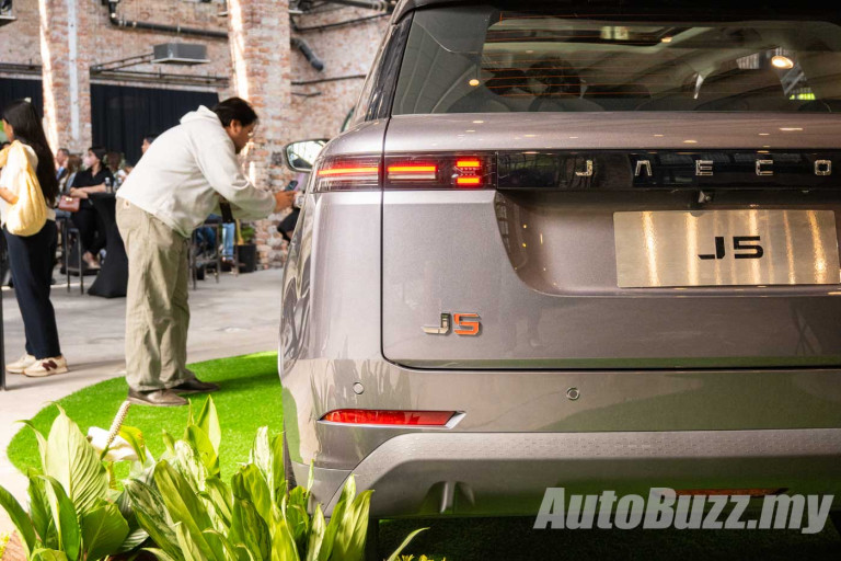 All-new 2026 Jaecoo J5 launched in Malaysia with pet friendly interior ...
